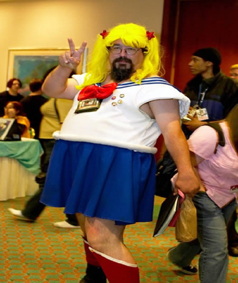 10 Hilarious Pictures Of Cosplay Fails